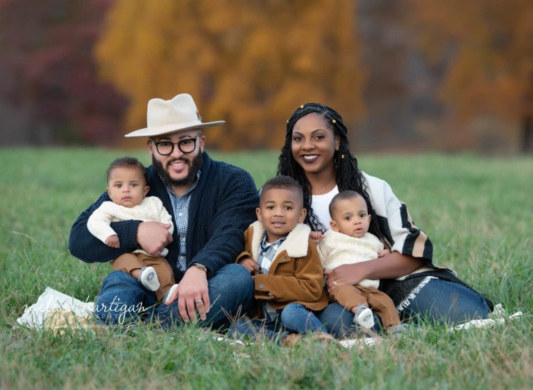 Beautiful Outdoor Fall Family Photos – Family Photography CT